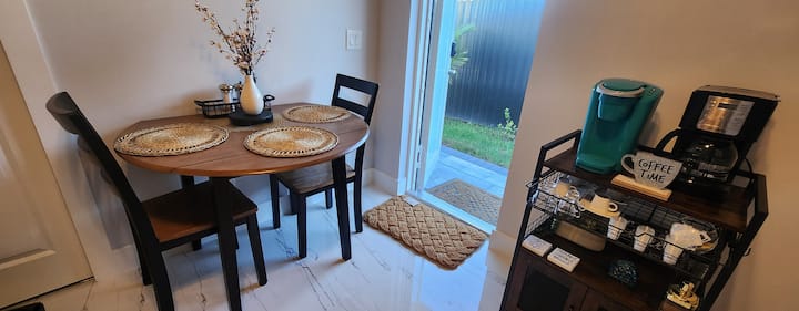 "Serene Scape" - Private Guesthouse - Port St. Lucie, FL