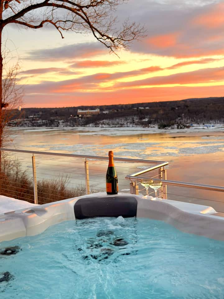 Hudson Valley Escape: Hot Tub & River Views! - Poughkeepsie, NY