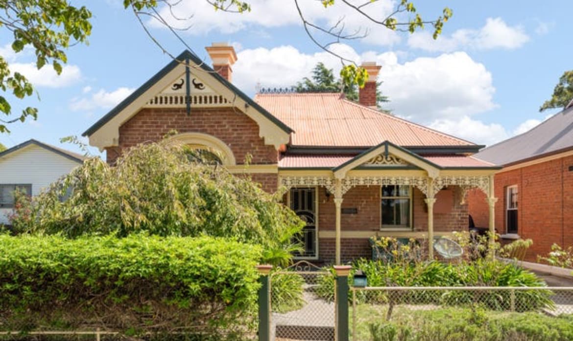 Simple Central Bathurst Stay - Houses for Rent in Bathurst, New South ...