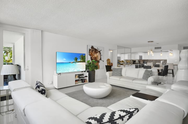 2br| Elegant Elephant Beachfront Getaway - Hollywood, FL