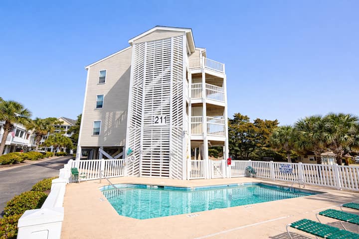Constantine Coastal Condo - North Myrtle Beach, SC