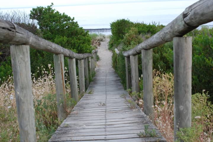 *Saltbush-beachfront. Eco-lux. Sleeps 9. Arty Vibe - Victor Harbor