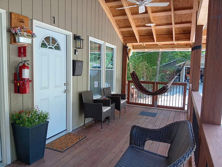 Hideaway Hill # 1
Home Away From Home!
Clayton, Ga - Clayton, GA