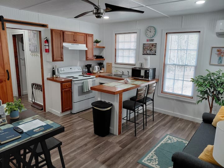 Hideaway Hill # 1
Home Away From Home!
Clayton, Ga - 클레이턴