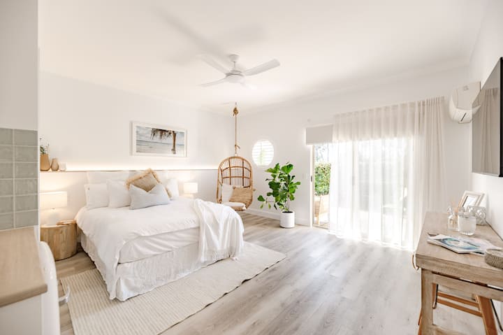 Coastal Luxe Suite ~The Noosa Coastal Collection - Noosaville