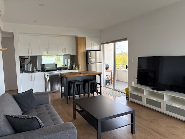 2 Bed 2 Bath Apartment | Easy Cbd & Airport Access - Enfield