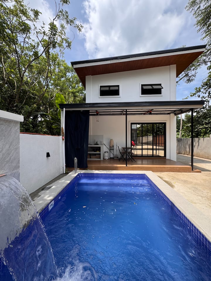 Modern Cozy Tiny Cabins | Pools + Karaoke +Netflix - Tagaytay