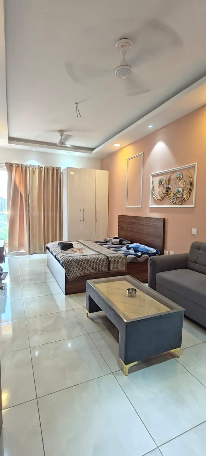 The Forest Stays Gen Z-couple Friendly Condo - Noida