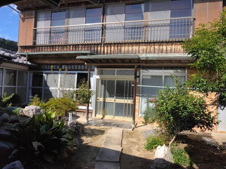 瀬戸内の離島・睦月島を味わい尽くす！大きな古民家（１棟貸し）団体や研修受け入れも可能！ - Matsuyama