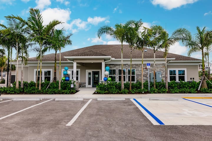 Community Oasis With Pool & Gym Access - Cape Coral, FL