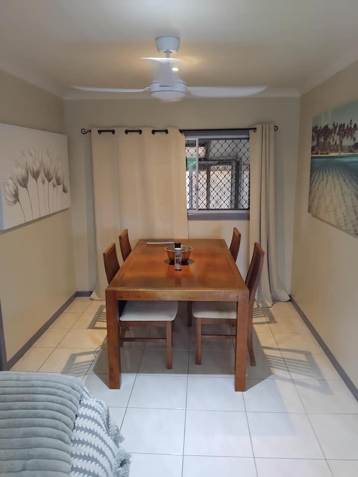 Fully Furnished 3 Bedroom Home In East Bundaberg. - Oakwood
