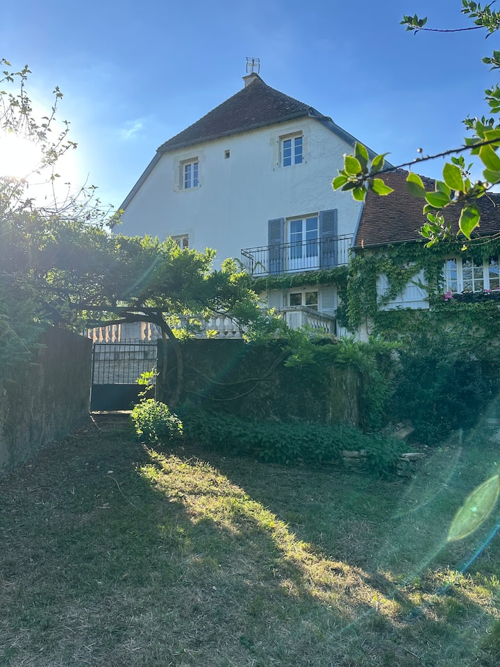 Les Chambres Du 11 
Tonnerre De Brez
Table D'hôtes - Auxonne