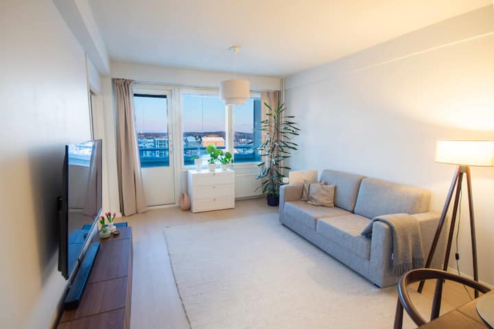 Valoisa 11. Kerroksen Kaksio Isolla Parvekkeella - Kouvola