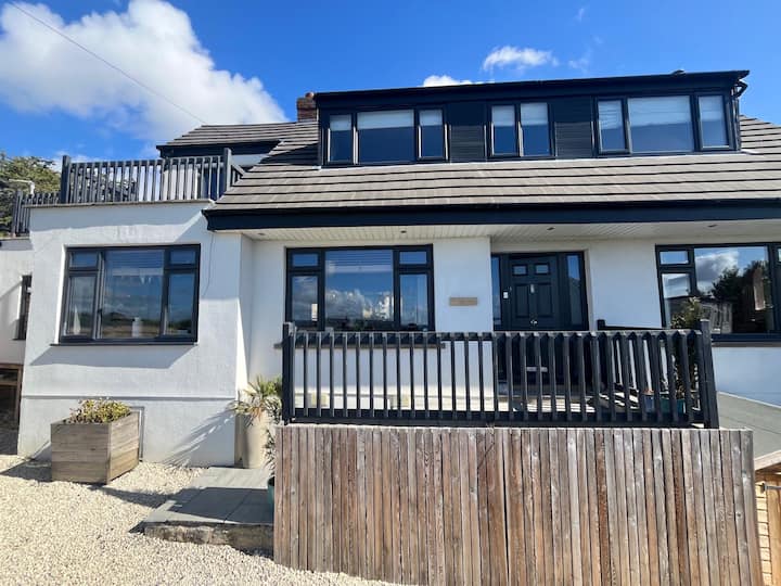 Spectacular Home With Great View - Leeds