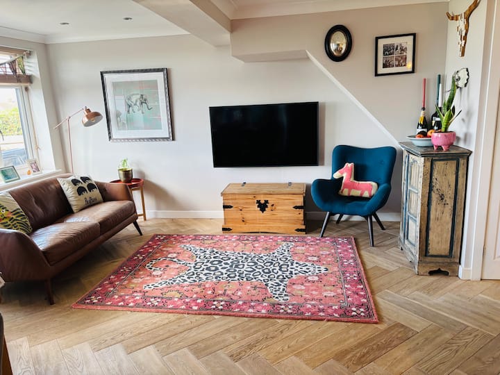 Spectacular Home With Great View - Leeds