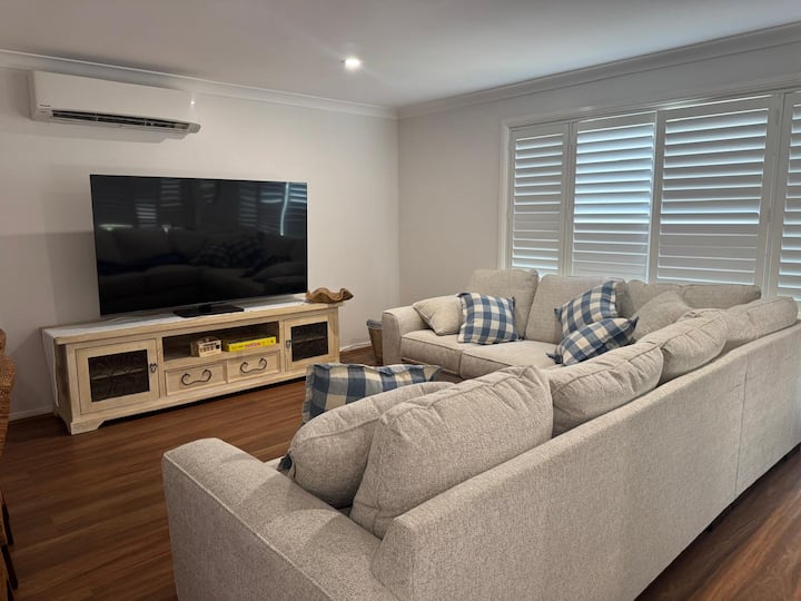 Beachside Family Retreat | Big Yard, Beach & Bunks - Wollongong