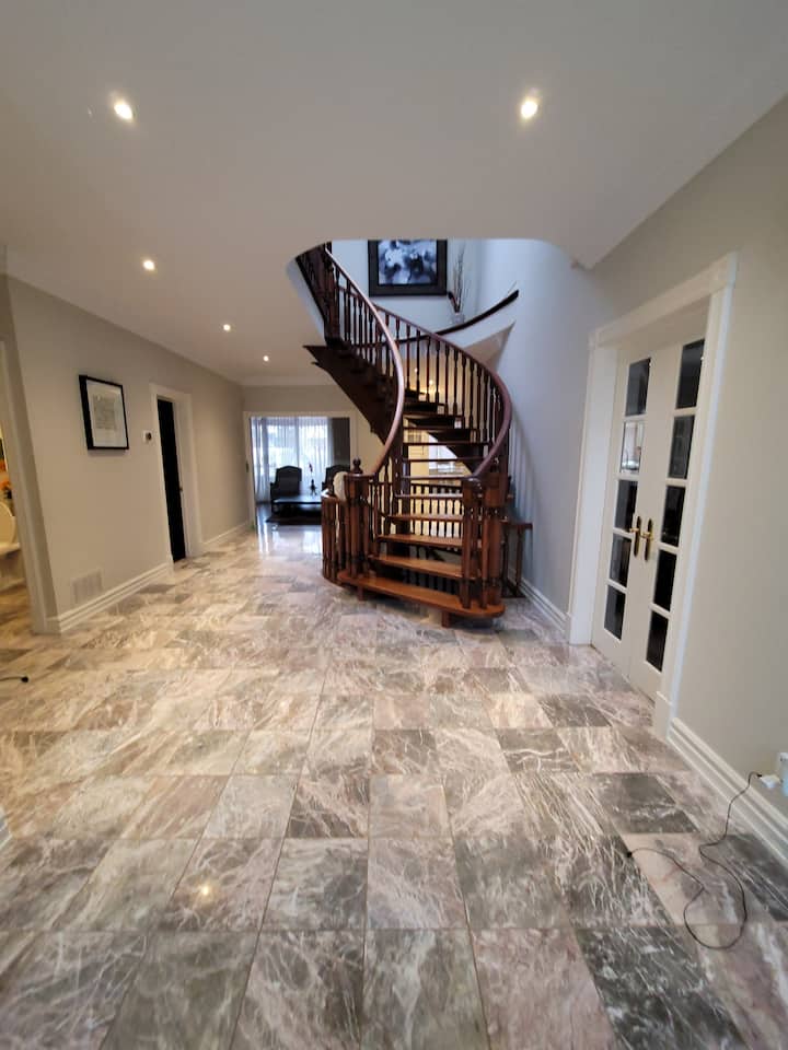 Spacious House - 6 Rooms - Vaughan