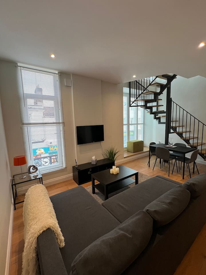 Rooftop Apartment On Town Centre High Street - Basingstoke