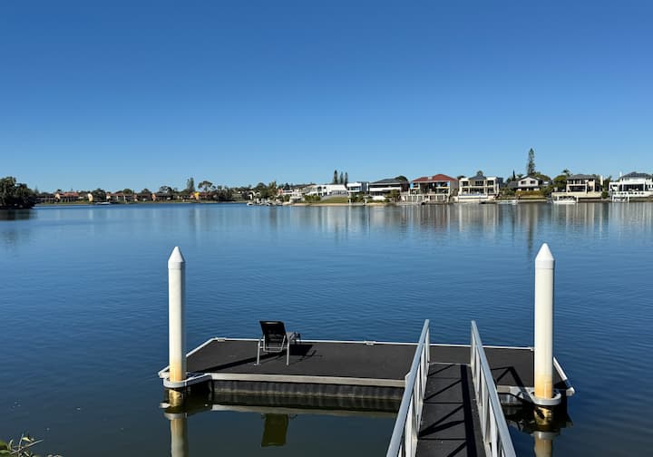 Private Jetty 6 Bedrooms Waterfront House - 399m2 - Gold Coast