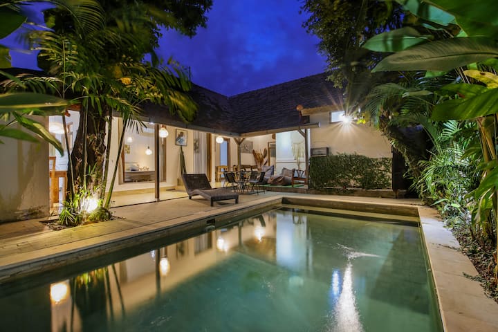 Legian Beach Villa - 전용 수영장, 3룸 오픈형 빌라, 해변근처, 넷플릭스 - Seminyak