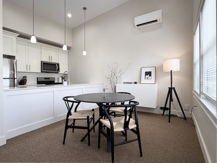 Quiet, Spacious Comfort With Manhattan Commute - Jersey City, NJ