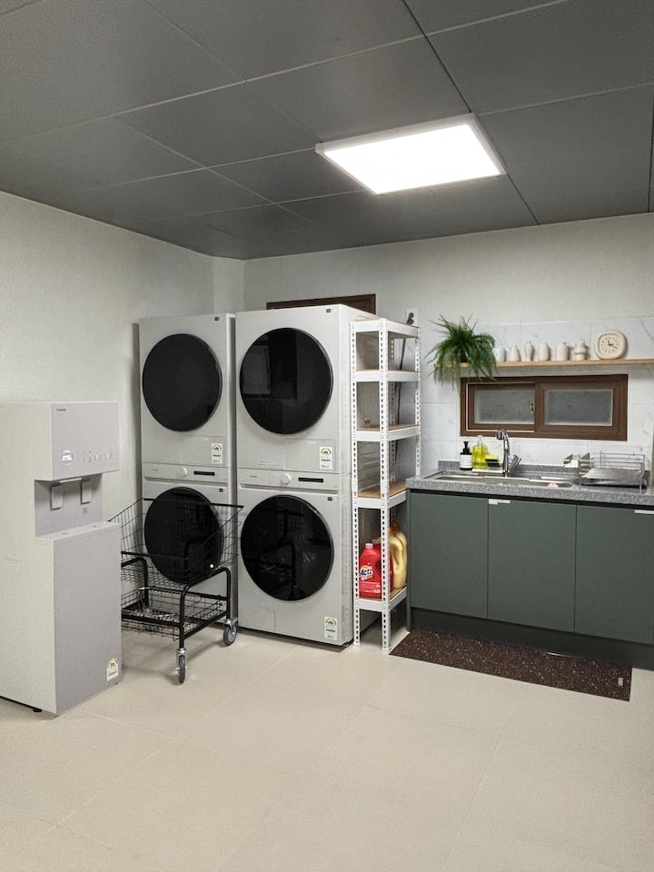 대구칠곡머니스테이2호점306호 -프리미엄룸 최대5인 -넷플리스-조식서비스/맛집천국/공기좋음 - Daegu