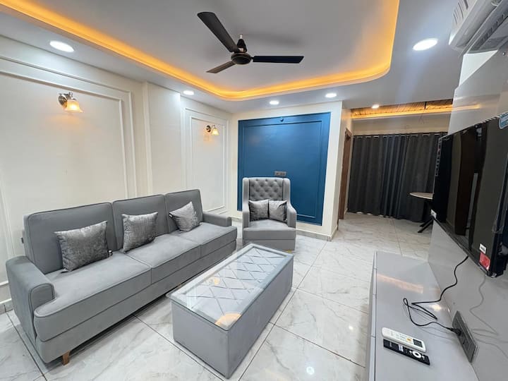 The Sapphire Suite- Cosy, Sleek And Modern Getaway - Bhopal