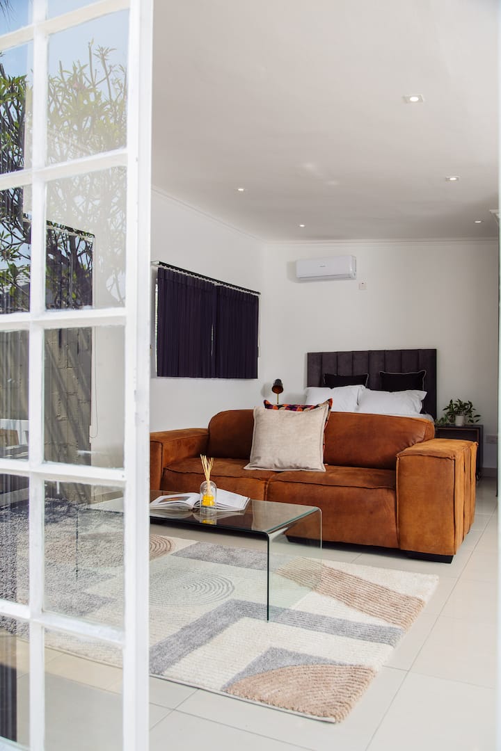 Private Courtyard W/ Plush Bed & Cargo Net Lounge - Gaborone