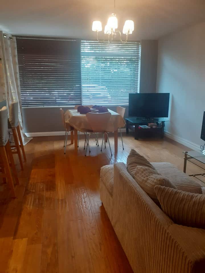 Stylish 2 Bedroom Flat Great Location Inc Parking - Royal Leamington Spa