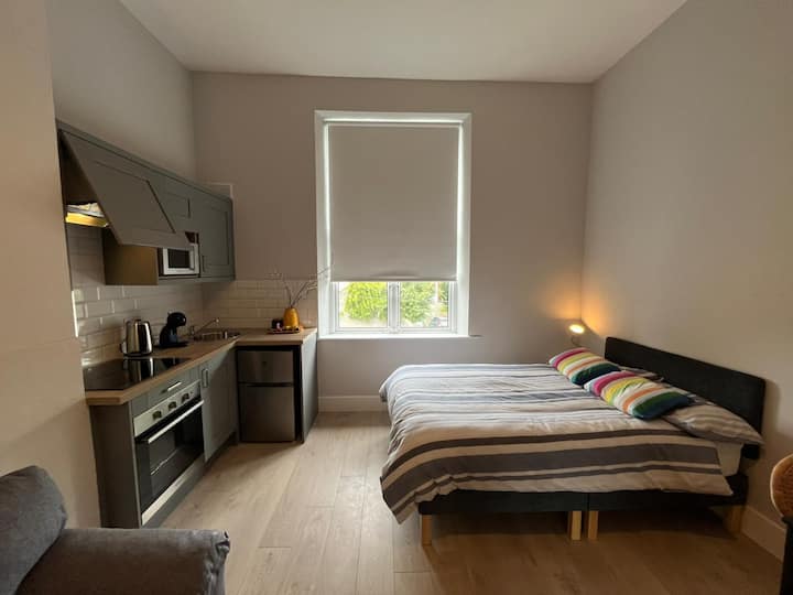Lury's Studio Apartment - Dún Laoghaire