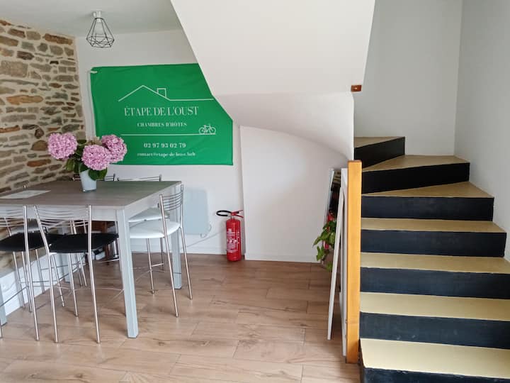 Lit Double En Dortoir, Espace Partagé. - Josselin