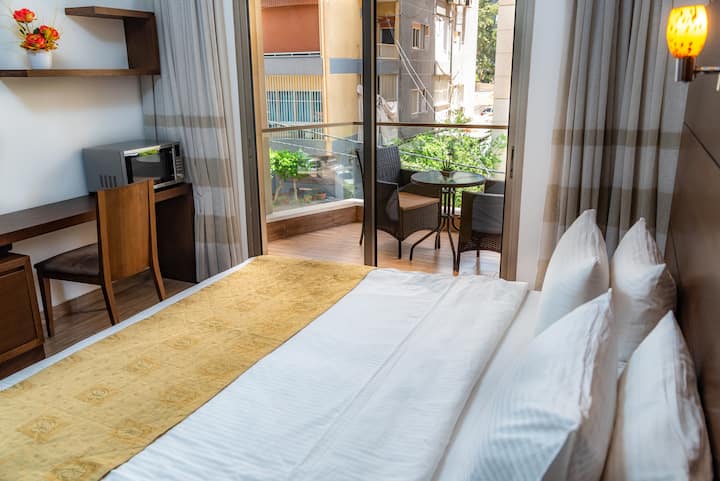 Room In Britannia Suites Raouche, Beirut. - Beirut