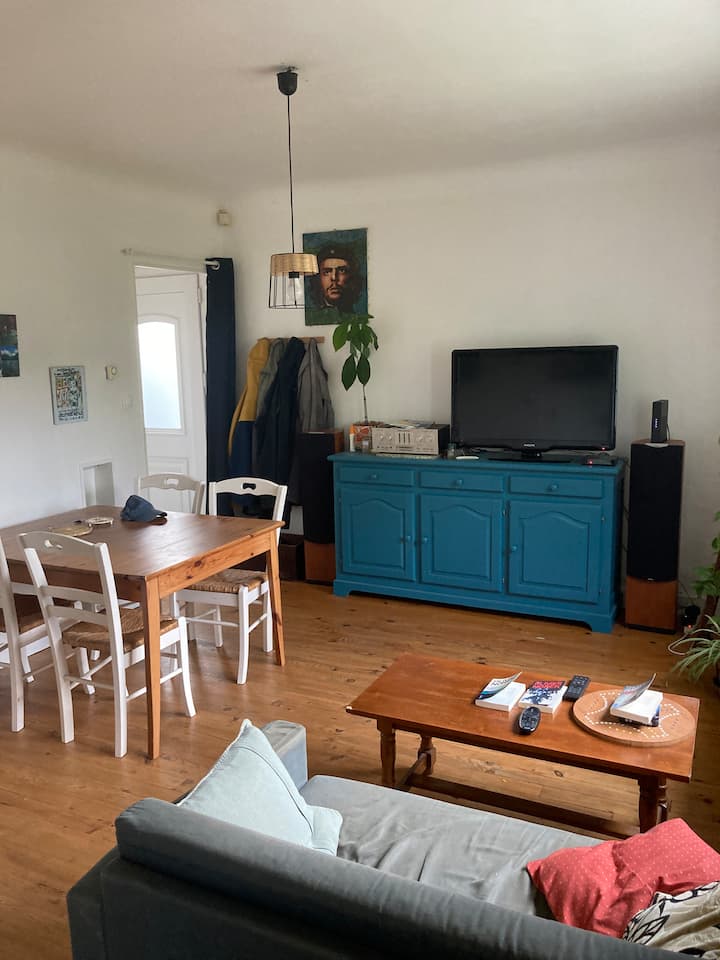Une Chambre Dans Jolie Maison De Ville - Saintes