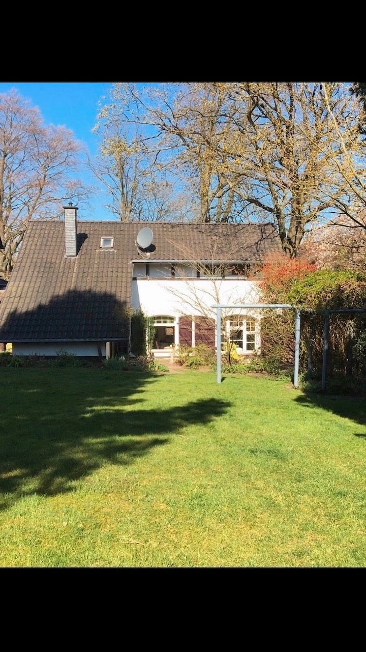 „Alte Remise: Ferienhaus Im Park Mit Charme - Bergisch Gladbach