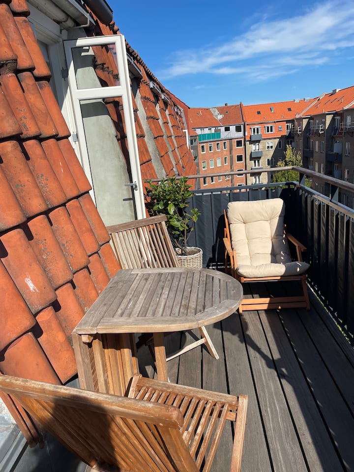 Lækker Og Lys Lejlighed Med Altan På ØSterbo - Copenhagen