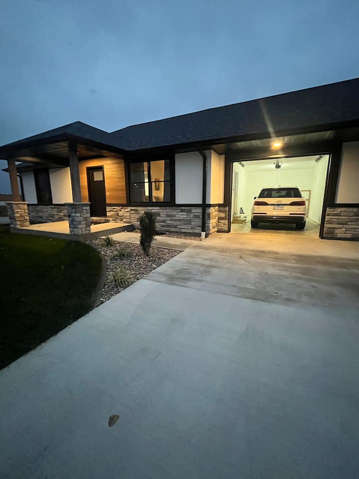 Contemporary Condo - Quincy, IL