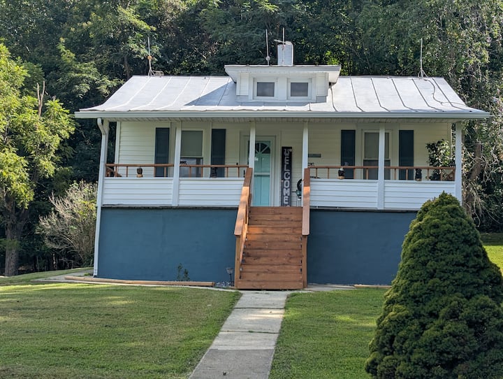 Private Yet Convenient, Roanoke 25 Mins, Views! - Eagle Rock, VA