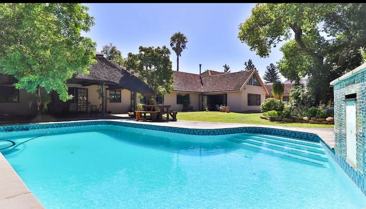 Large 5 Bedroom Villa In Somerset West - Somerset West