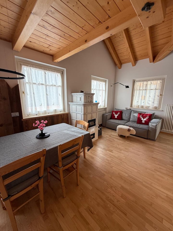 Elegante Appartamento In Centro Di Campitello - Canazei, TN, Italie