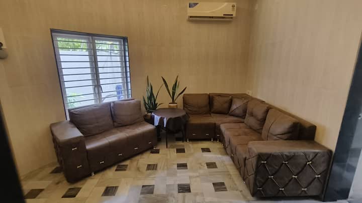 Luxury Smart 4bhk House With Ps5 In Posh Area - Rajkot