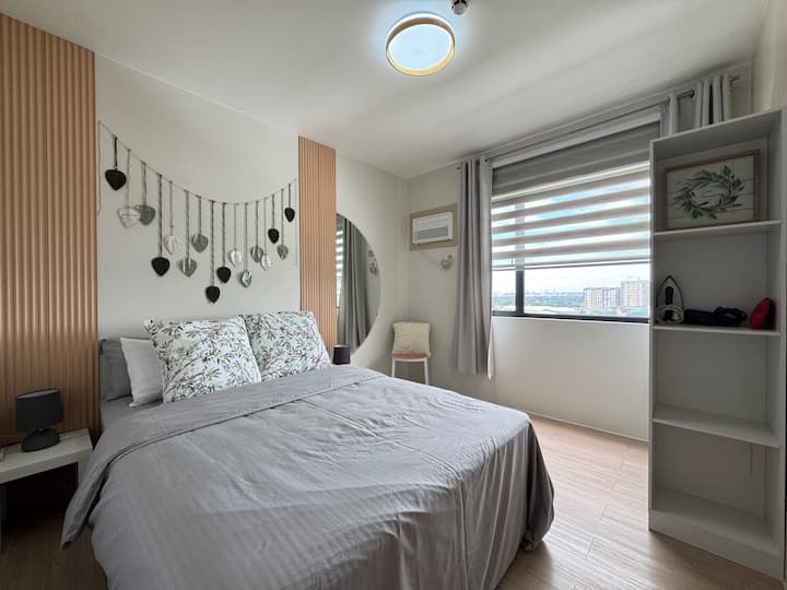 Homey Haven W/ City Skyline & Free Parking - Angono