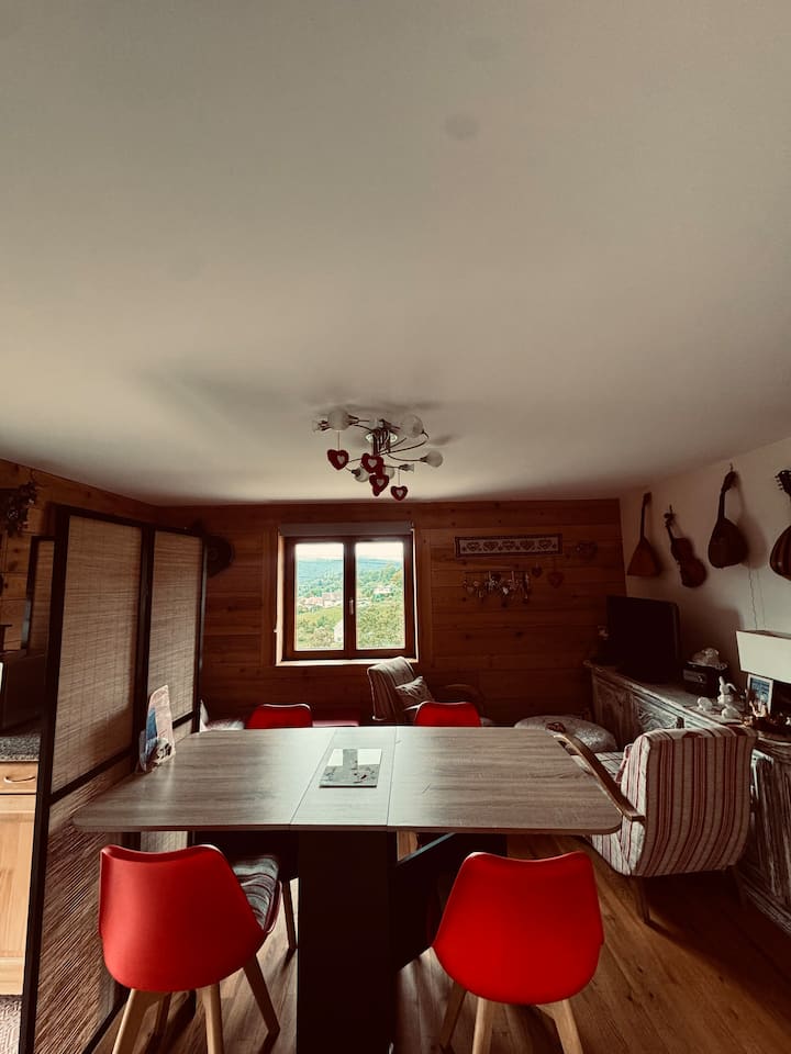 Gîte Les Lupins Petit Déjeuner Inclus 4 Personnes - Guebwiller