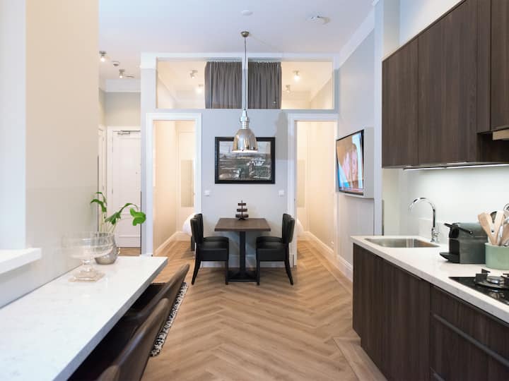 Park Central Executive 82b - Lahey