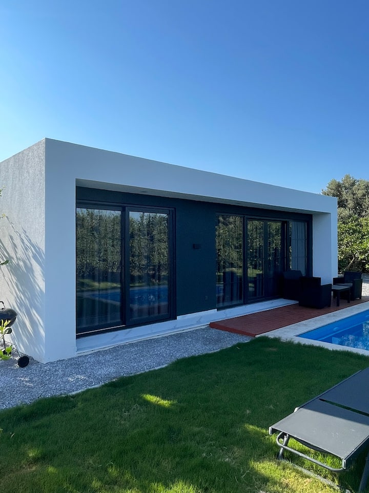 Home104 - 1+1 Isıtmalı Havuzlu Geniş Bahçeli Villa - Seferihisar