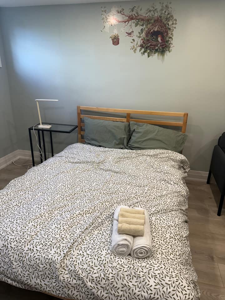 Private Bachelor Suite In Aurora | Ensuite+parking - Aurora