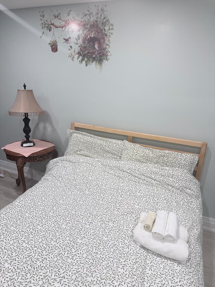 Ideal Bachelor Suite For Couples In Aurora - Aurora