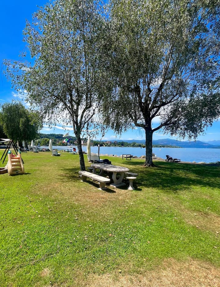Residenza Cigno: Bilocale Con Giardino Sul Lago - Arona, Italy
