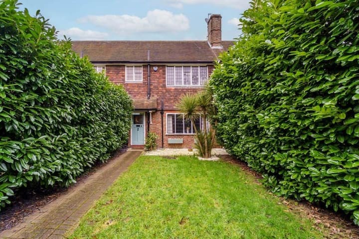 Dble Room In Character Property-close To Amenities - Woking