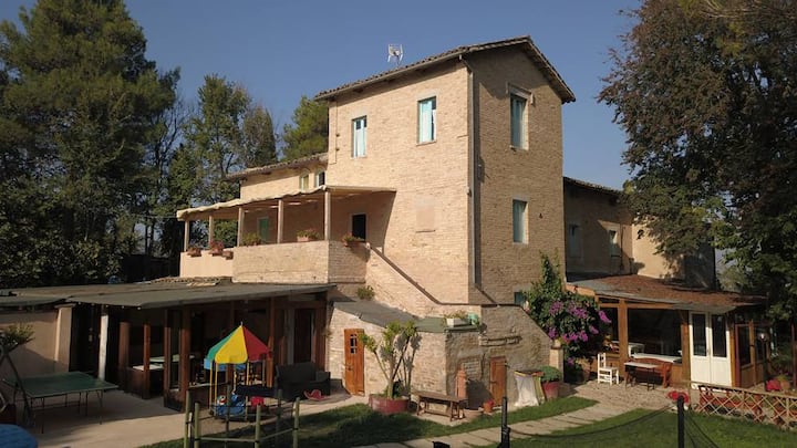 Cam 1
3 Posti >Matr+singolo, Bagno, A/c, Tv, Frigo - Porto San Giorgio