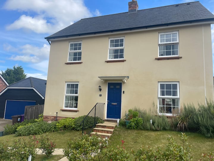 Detached House In Lovely Hertfordshire Village - Stevenage